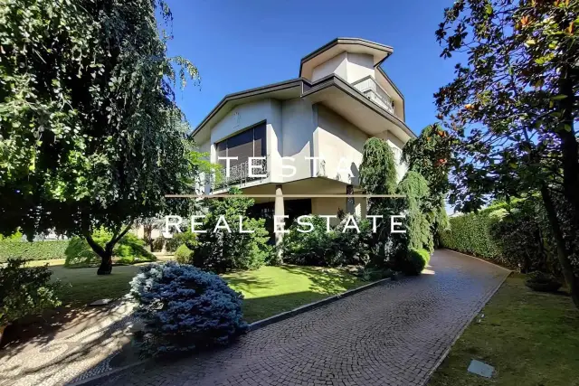 Villa in vendita, Via Mameli, Gallarate, In buone condizioni con ...