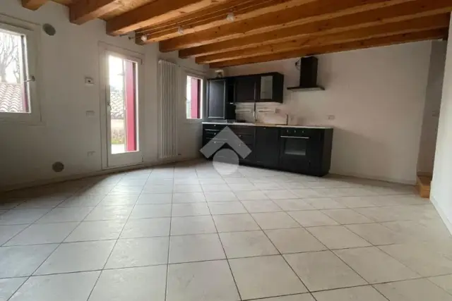 Appartamento in affitto, Bassano Del Grappa. Trilocale con terrazzo ...