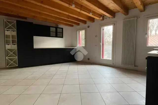 Appartamento in affitto, Bassano Del Grappa. Trilocale con terrazzo ...