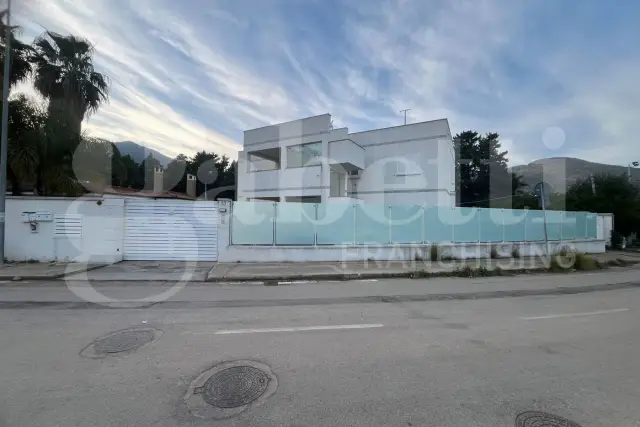 Appartamento in vendita, Palermo. Trilocale Via Scordia Snc, In ottime ...