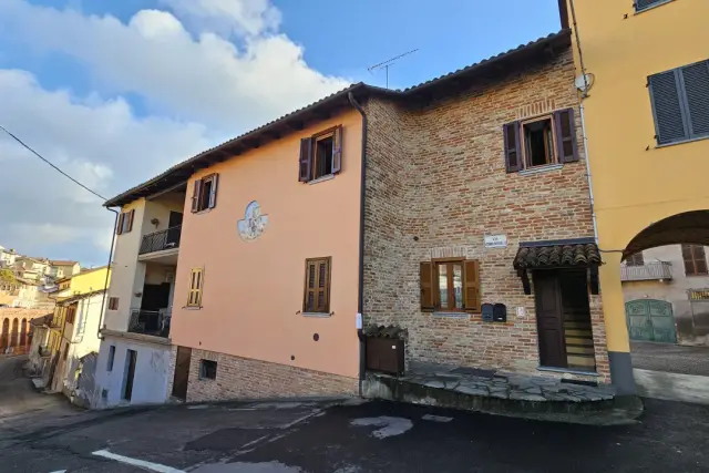 Trilocali in affitto a Montechiaro D'Asti • Wikicasa