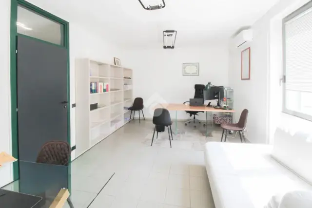 Uffici in affitto a Chiari • Wikicasa