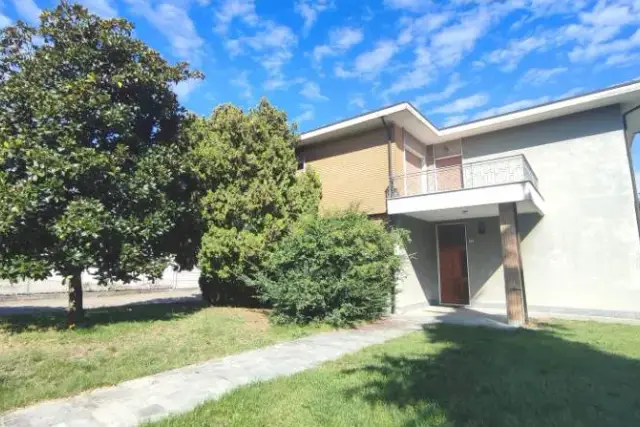 Villa bifamiliare in vendita, , Stradella, In buone condizioni, 900 mq ...